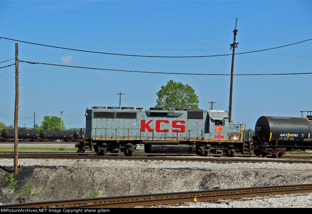 KCS 2826 Runs long hood forward.